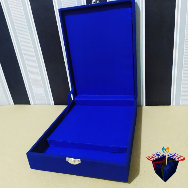 Jual Box Plakat Akrilik Piala Resin Acrylic Box Bludru Penghargaan ...