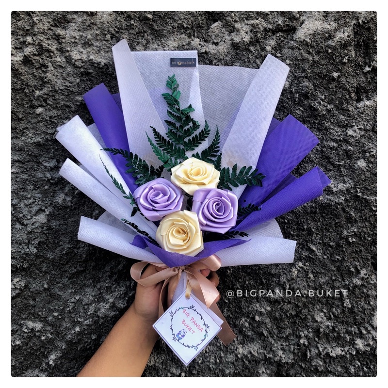 Jual BUKET BUNGA WISUDA / BUKET BUNGA SATIN / HADIAH BUNGA (4 TANGKAI ...