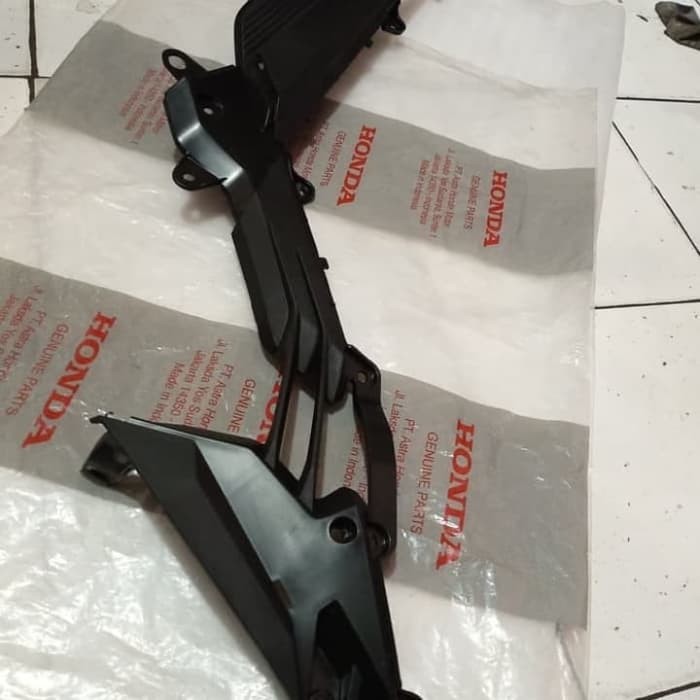 Jual cover r side dek tebeng sambungan body kanan sonic 150 original ...