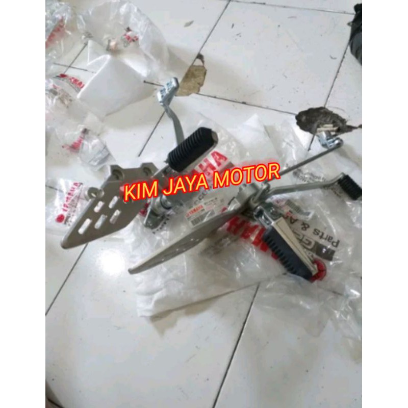 Jual Footstep depan komplit yamaha NEW VIXION R LED original | Shopee ...