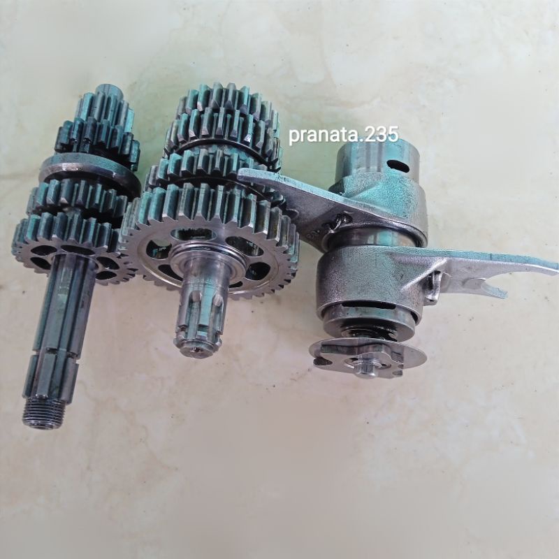 Jual ORIGINAL Set Gigi Rasio Honda Win 100 Asli Copotan Motor JAPAN ...