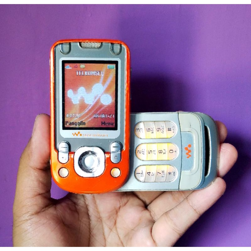 Jual Hp jadul Sony Ericsson W550 Walkman putar original oren hp unik hp langka speaker kencang ...