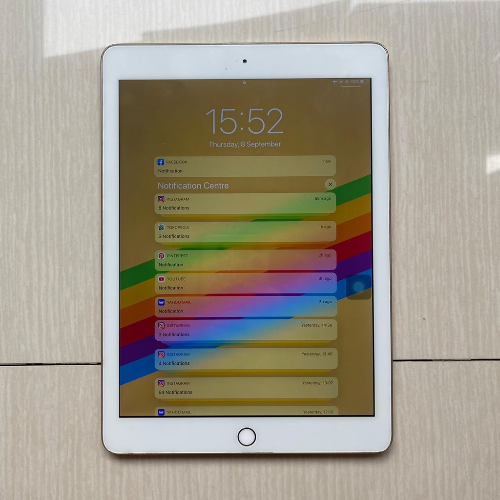 Jual iPad 5 32gb Gold Wifi Only minus di deskripsi | Shopee Indonesia