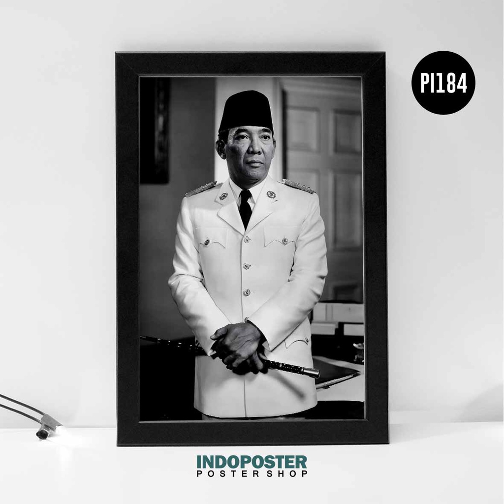 Jual Poster Foto Presiden Soekarno Memegang Tongkat Komando Portrait ...