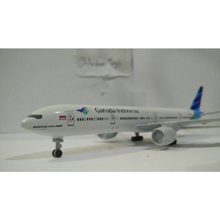 Jual Diecast Miniatur Pesawat Garuda Indonesia Boeing 777-300ER | Shopee Indonesia