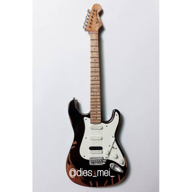 Jual DAY6 Instrument Miniatur - Jae (Haru) | Shopee Indonesia