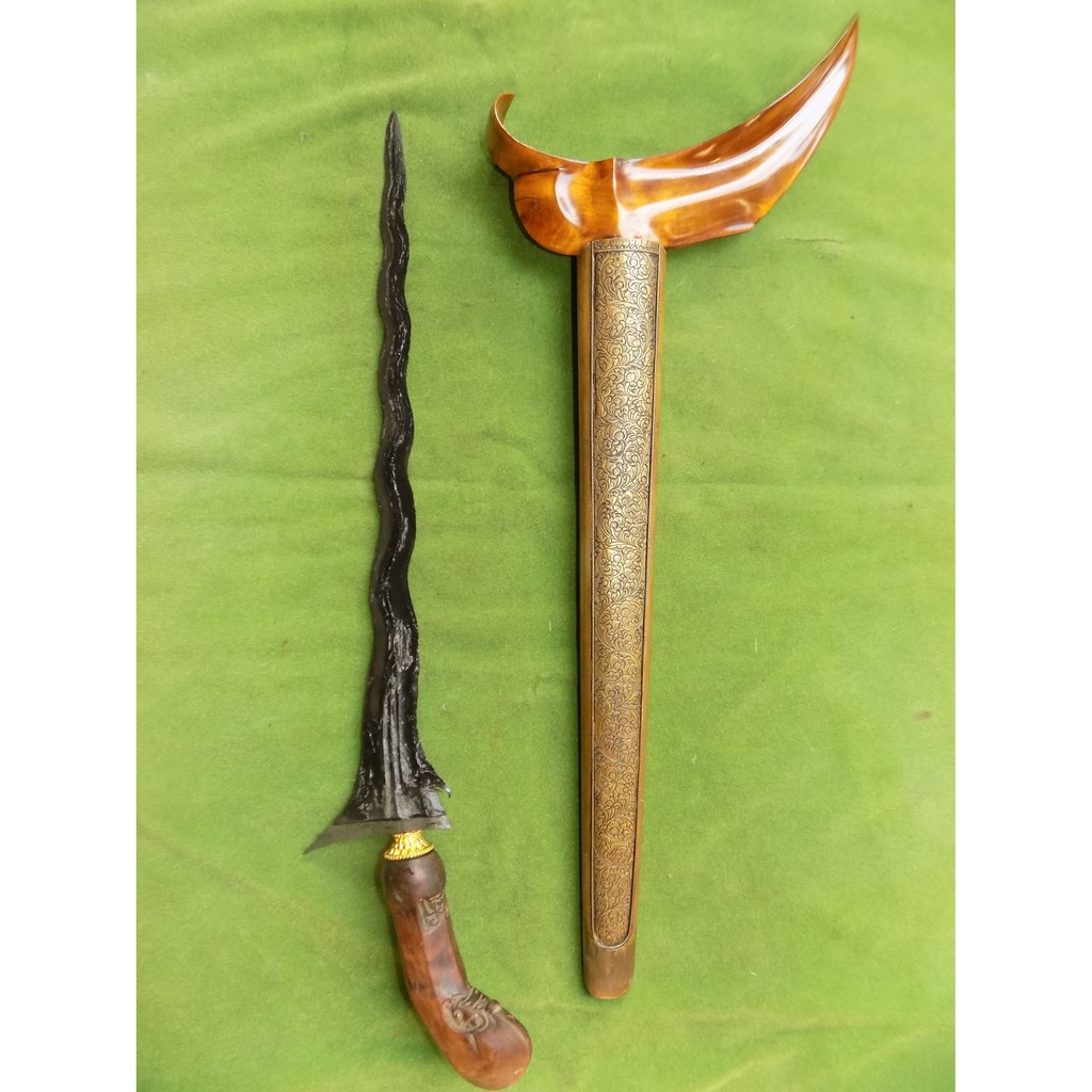 Jual keris sengkelat pamor kulit semangka perkiraan era mataram tua ... Jual keris sengkelat pamor kulit semangka perkiraan era mataram tua ...