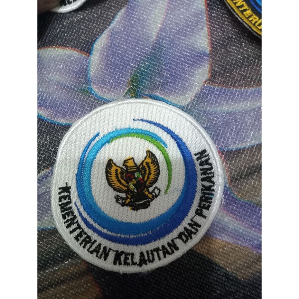 Jual bedge bet KKP kementerian kelautan dan perikanan logo KKp emblem ...