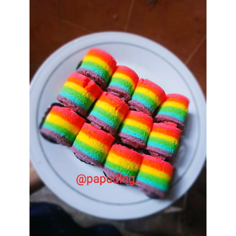 Jual rainbow cake gulung / bolu kukus roll / snack box / kue basah ...