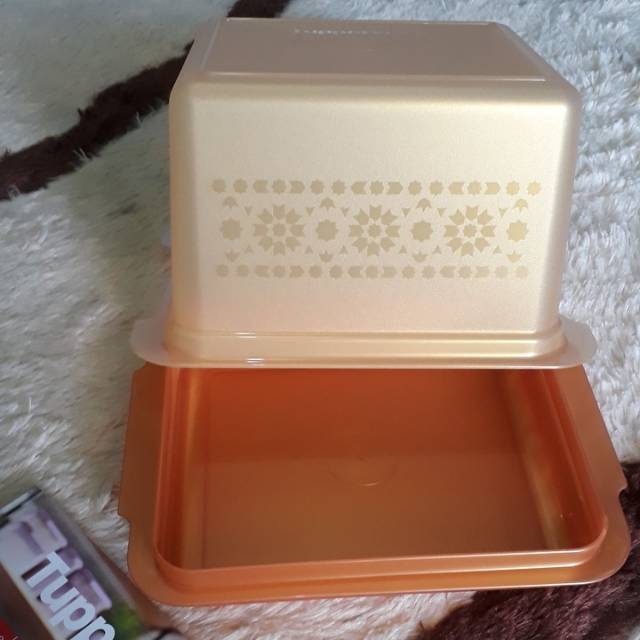 Jual Mosaic Bread lover gold (Tempat Roti)Tupperware muraahhh | Shopee ...