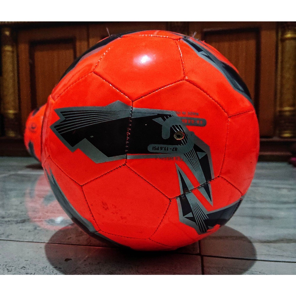 Jual murah bola kaki/bola sepak size 5 oren corak hitam free pentil ...