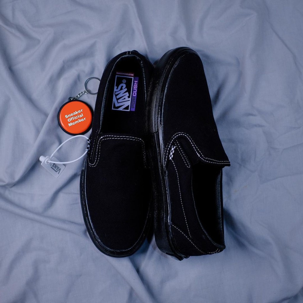 Jual Sepatu Vans Slip On Pro Skate Blackout All Black BNIB Original ...