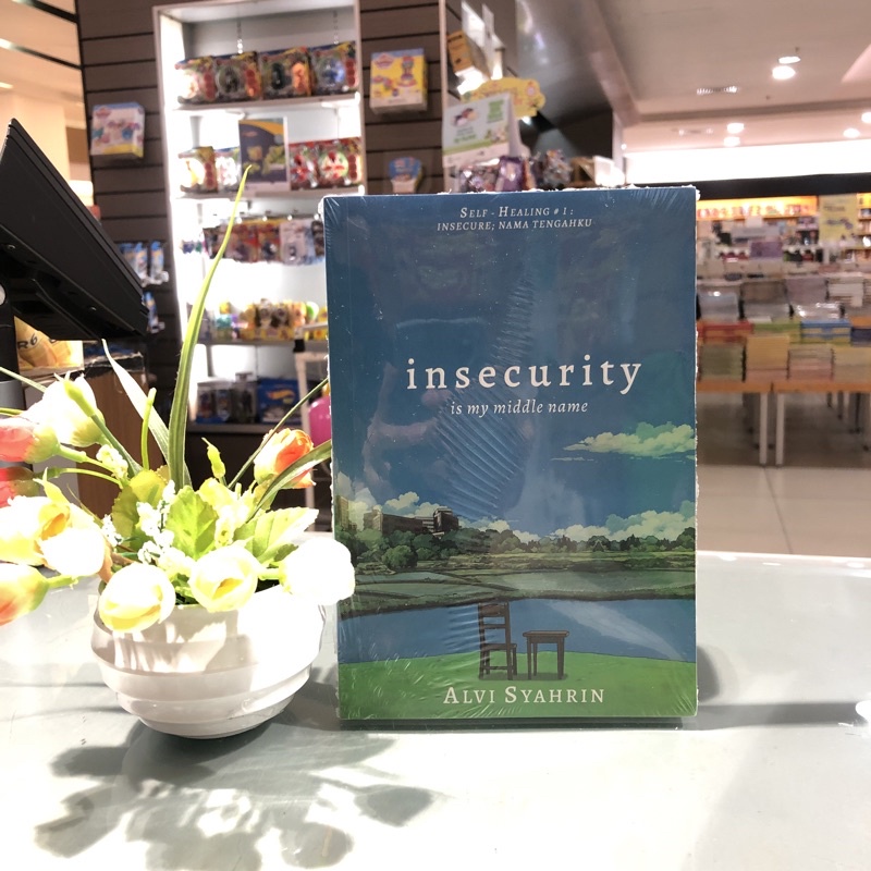 Jual Buku Insecurity Is My Middle Name | Shopee Indonesia