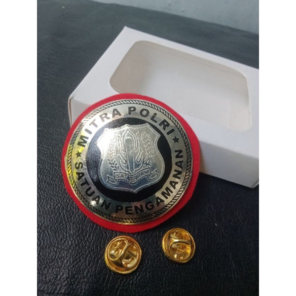 Jual pin mitra polri satpam silver lis merah | Shopee Indonesia
