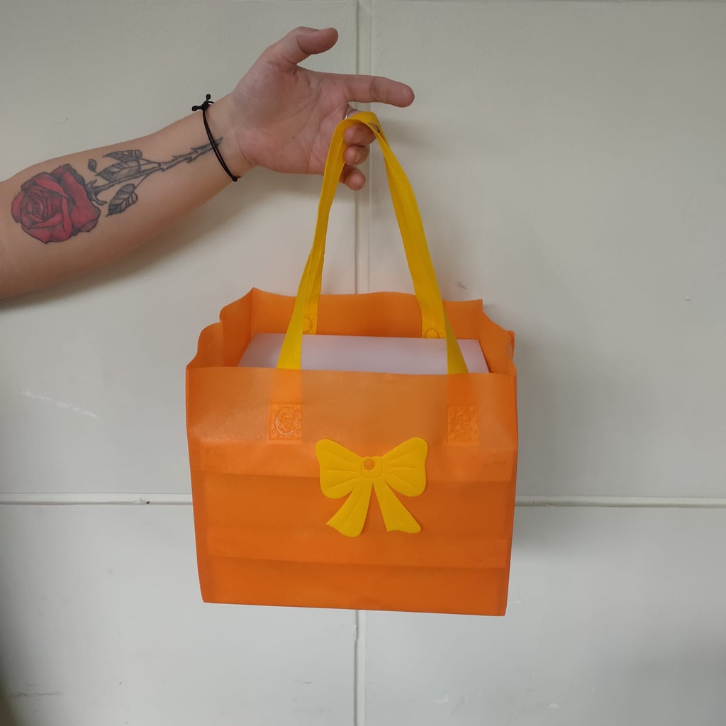 Jual Tas hajatan box nasi 22x22 20x20 dengan motif pita / tas kotak nasi 22x22 20x20 / tas kotak ...