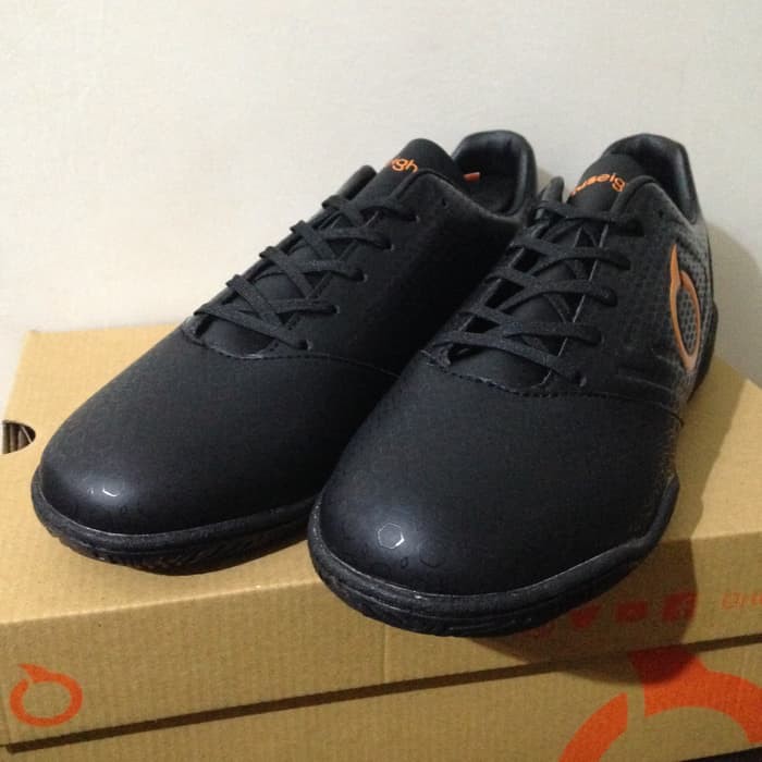 Jual Sepatu Futsal Ortus Eight Genesis IN Black Ortrange Original ...