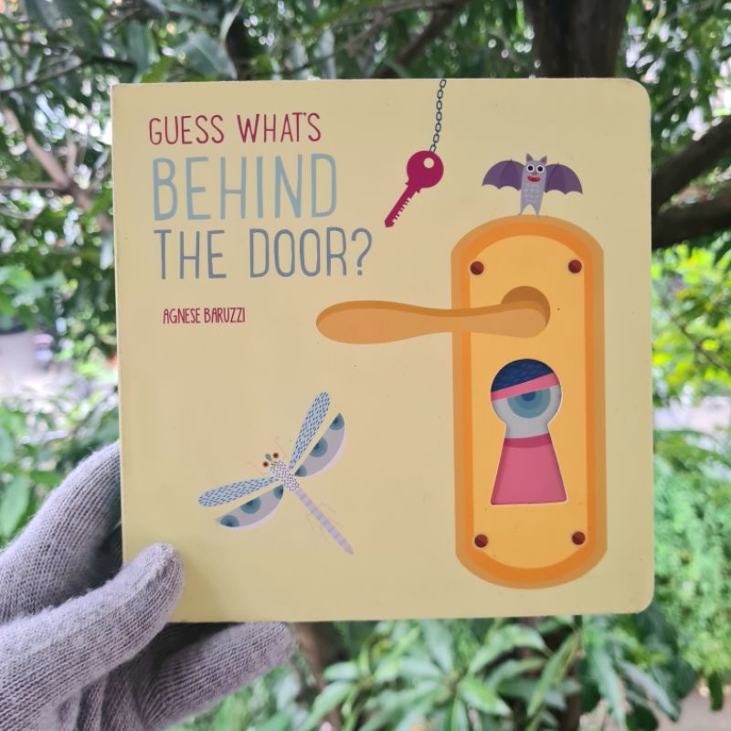Jual GUESS WHATS BEHIND THE DOOR (Buku Anak: Board book) | Shopee Indonesia