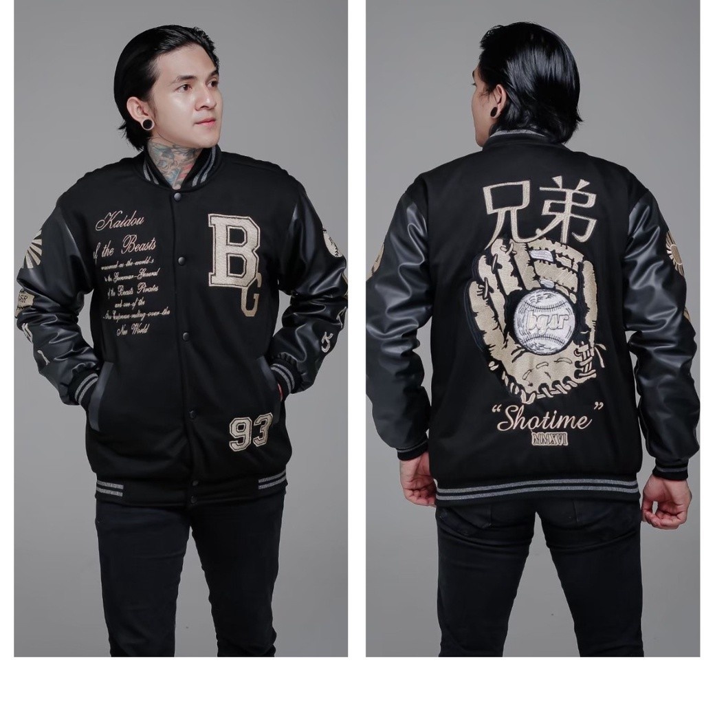 Jual Jaket Varsity simple black Jacket Jaket Varsity Vintage Pria ...