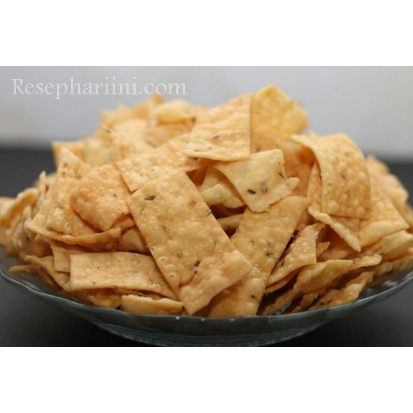 Jual Keripik Pangsit Kripik bawang Pedas Asin 250gr | Shopee Indonesia