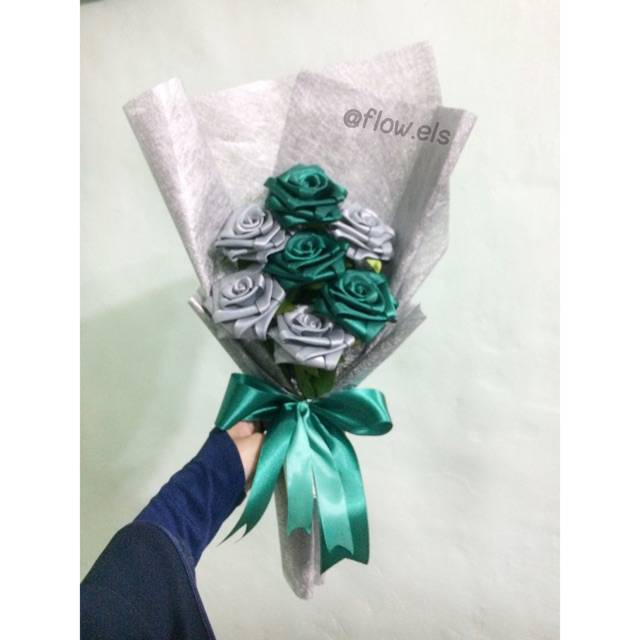Jual Buket Bunga Satin 7 tangkai Wrap memanjang | Shopee Indonesia
