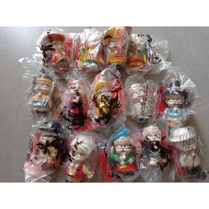 Jual Mainan figure colonel sanders around the world /mainan kfc colonel ...