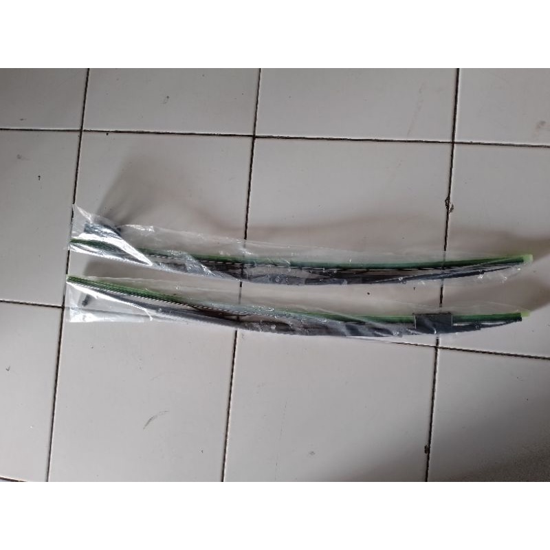 Jual KARET WIPER 70 CM UNTUK BUS ENGKEL, MEDIUM BUS DLL | Shopee Indonesia