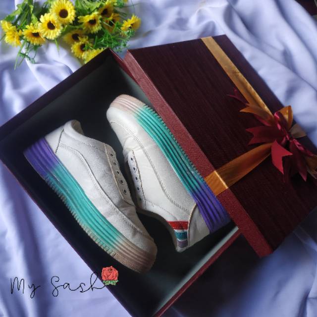 Jual BOX SEPATU FREE PITA | Shopee Indonesia