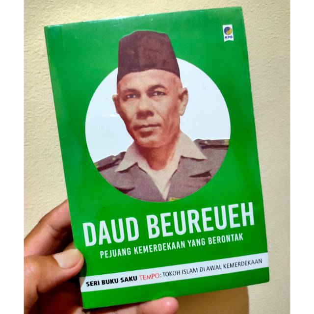 Jual BUKU TENTANG DAUD BEUREUH/PEJUANG KEMERDEKAAN YANG BERONTAK ...