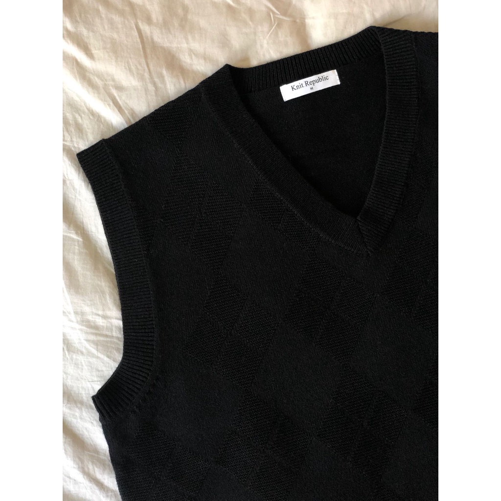 Jual Knit Republic Kai Men Knit Vest - Rompi rajut pria - Knit vest ...