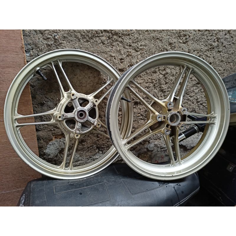 Jual Velg yamaha R15 v2 r 15 v 2 pelek racing palang original ori ...