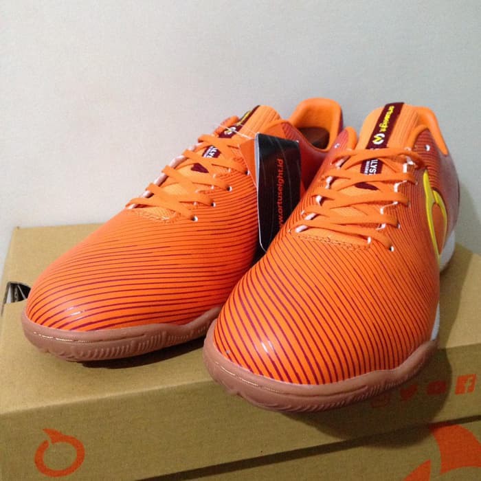 Jual Sepatu Futsal Ortus Eight Catalyst Oracle IN Ortrange Red Original ...