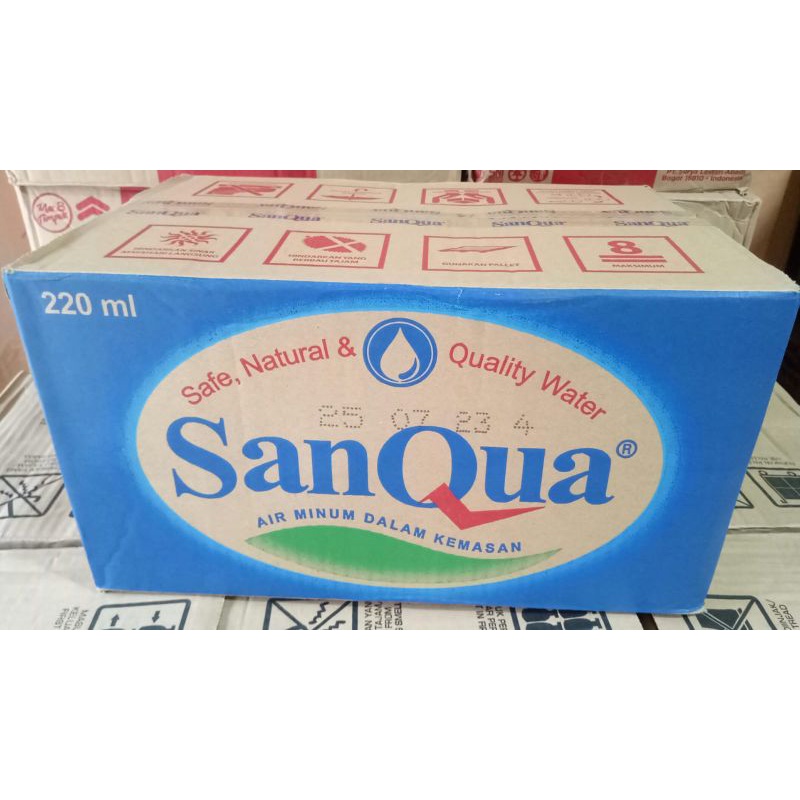 Jual Air Mineral Gelas SanQua 220 ml | Shopee Indonesia
