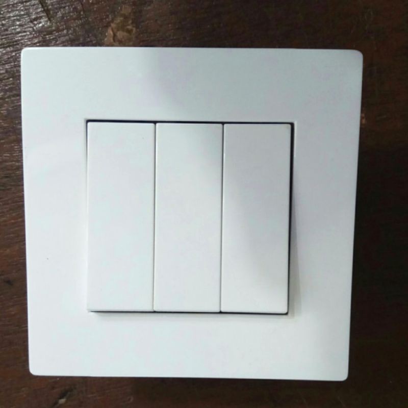 Jual saklar triple boss/saklar boss/saklar 3 gang/saklar lampu/saklar ...