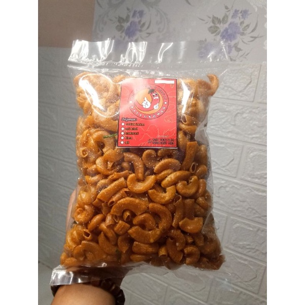 Jual Cemilan Pedas,Gurih dan Renyah Ukuran 250 gram | Shopee Indonesia