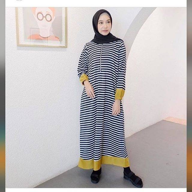 Jual Basic salur navy ema daily | Shopee Indonesia