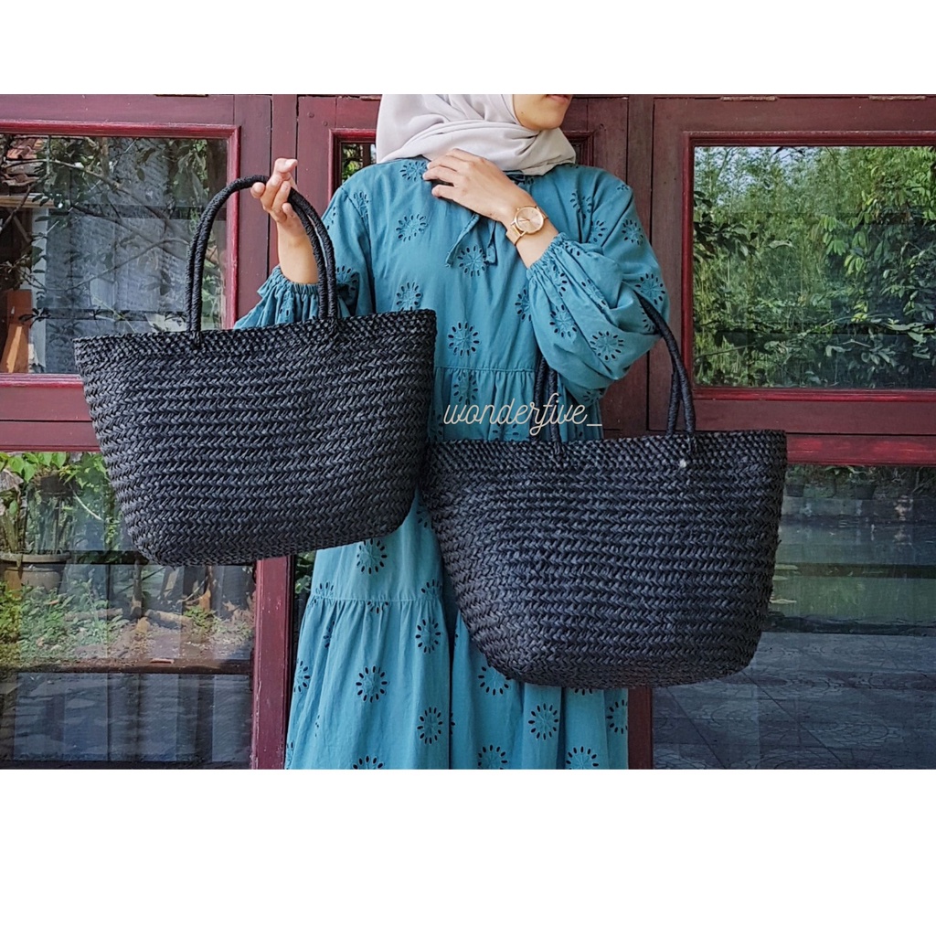 Jual Tas Anyaman Kerajinan Pandan Mendong Oval Full Hitam Etnik Wanita ...