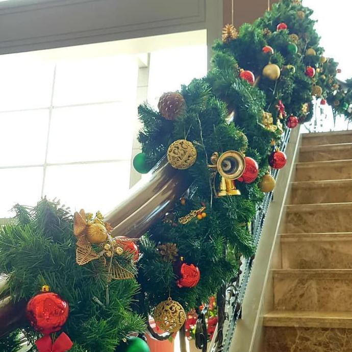 Jual Dijual Garland Natal Hijau / Slinger Daun Hiasan Tangga / Terbaru ...