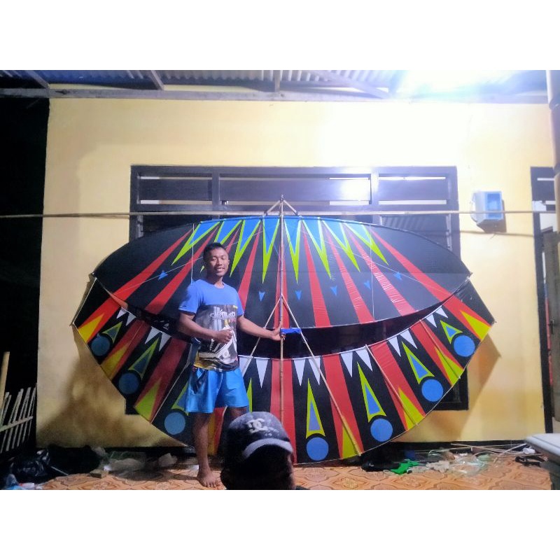 Jual Layangan Pegon Ceper ukuran 3 Meter sudah set Sendaran | Shopee ...