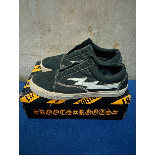 Jual sepatu word division | Shopee Indonesia