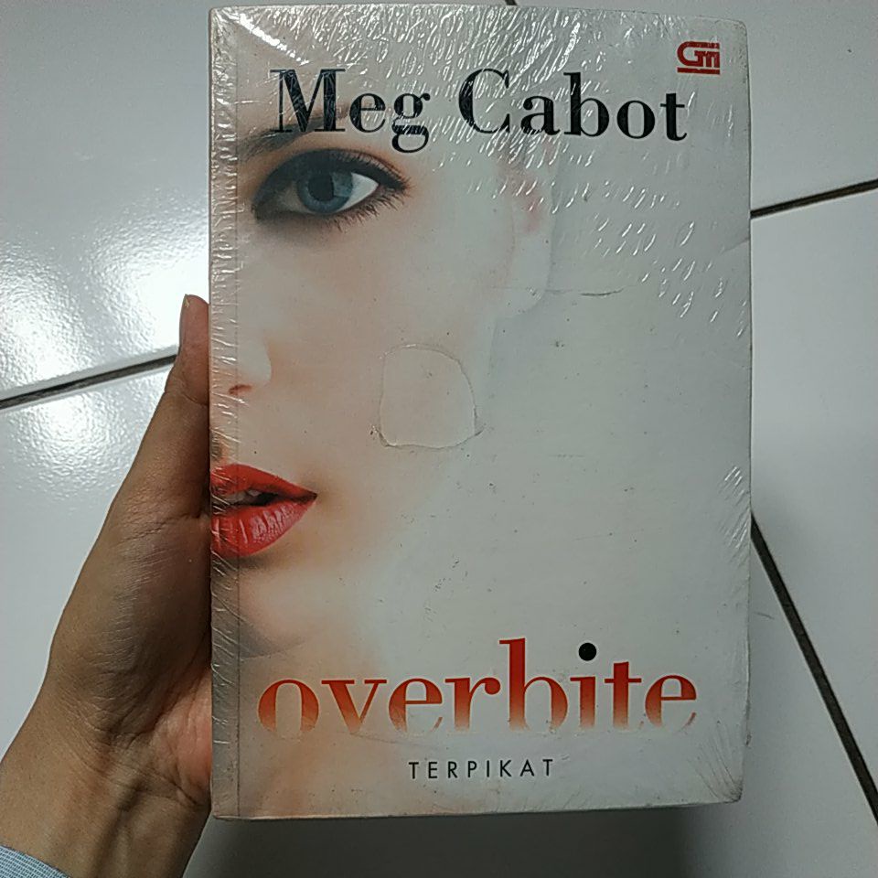 Jual Novel Overbite Terpikat - Insatiable 2 by Meg Cabot Segel Original ...