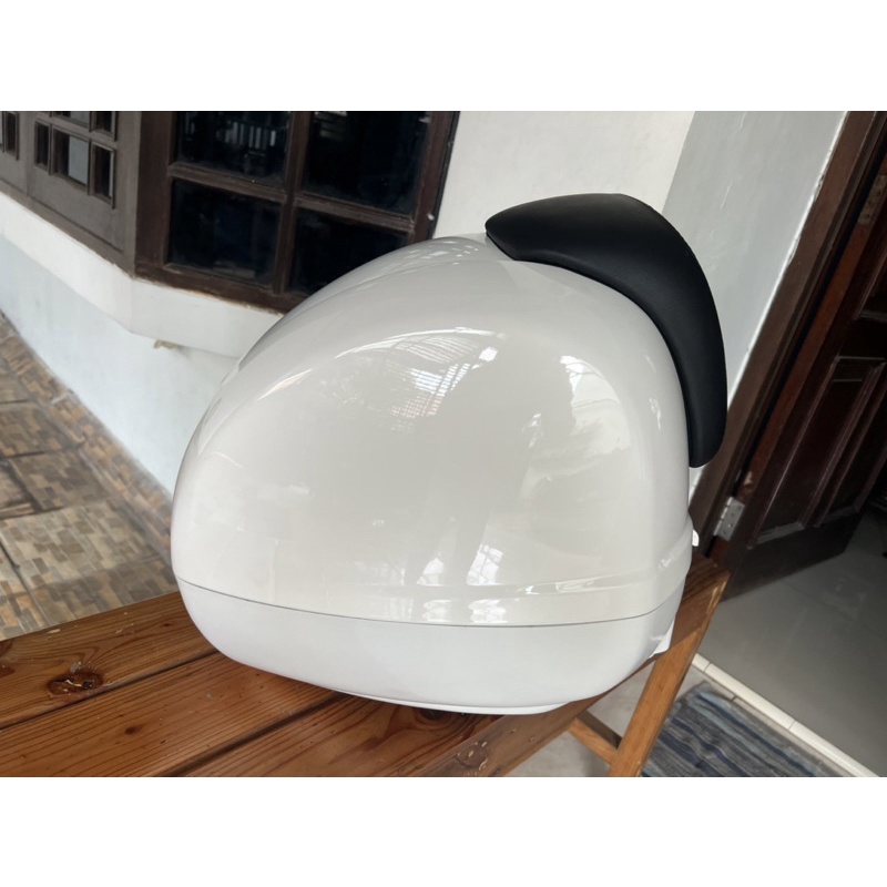 Jual Top Box Original for Vespa GTS (White) | Shopee Indonesia