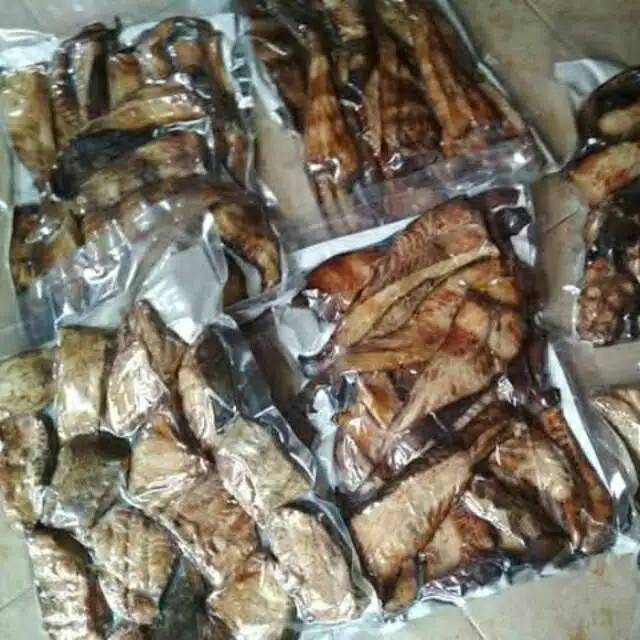 Jual IKAN ASAP TONGKOL ISI 5 / IKAN ASAP PARI ISI 5 /IKAN ASAP MANYUNG ...