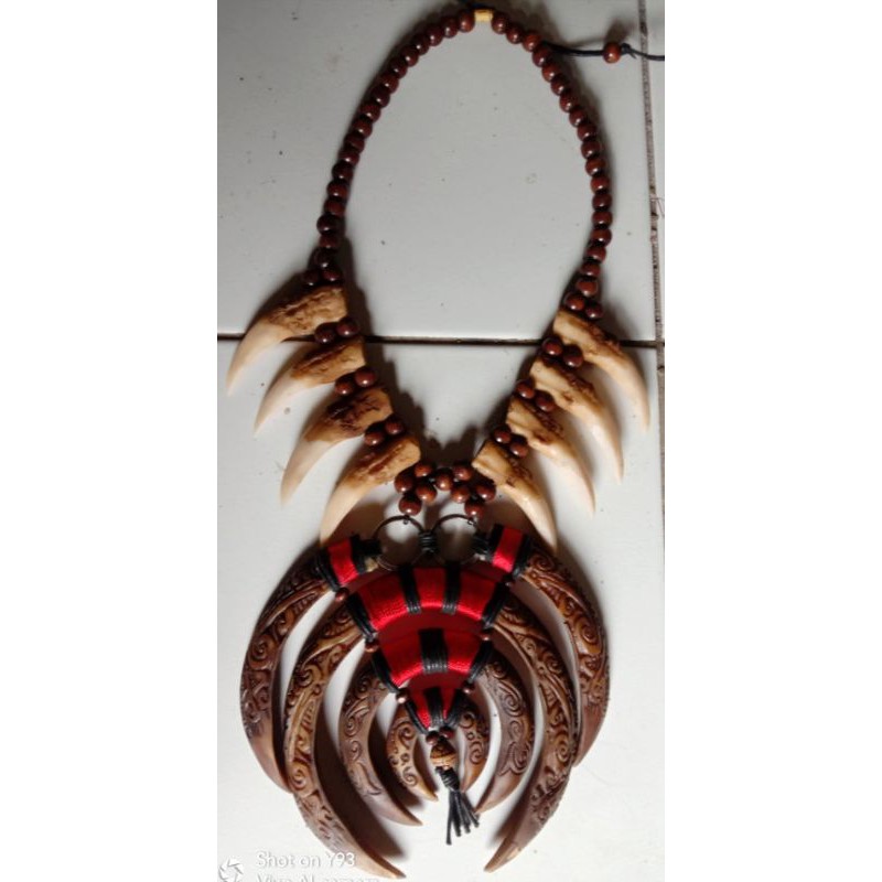 Jual kalung etnik taring babi ukir rentengan khas dayak | Shopee Indonesia