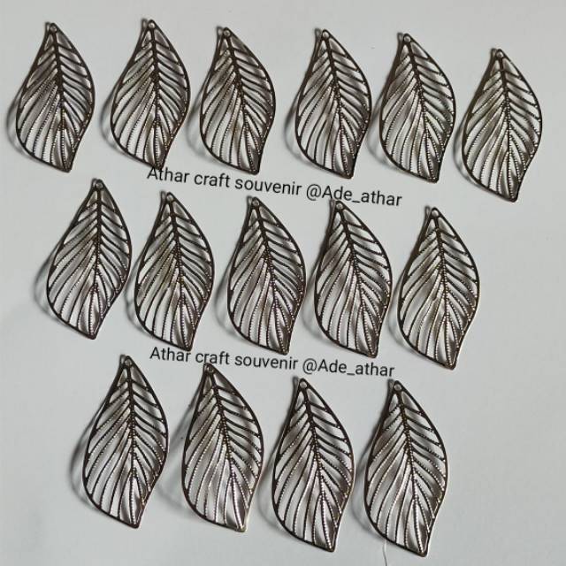 Jual Charm Daun besi (12 pcs) / Plat Daun Besi Bahan Craft | Shopee ...
