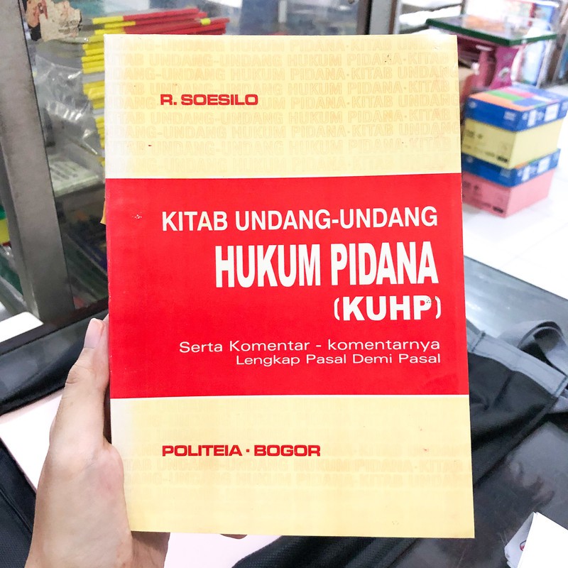 Jual Buku Kitab Undang-undang Hukum Pidana (KUHP) Serta Komentar-komentarnya Lengkap Pasal Demi ...