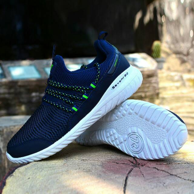 Jual Sepatu sneakers wanita dan pria unisex sepatu running cewek dan ...