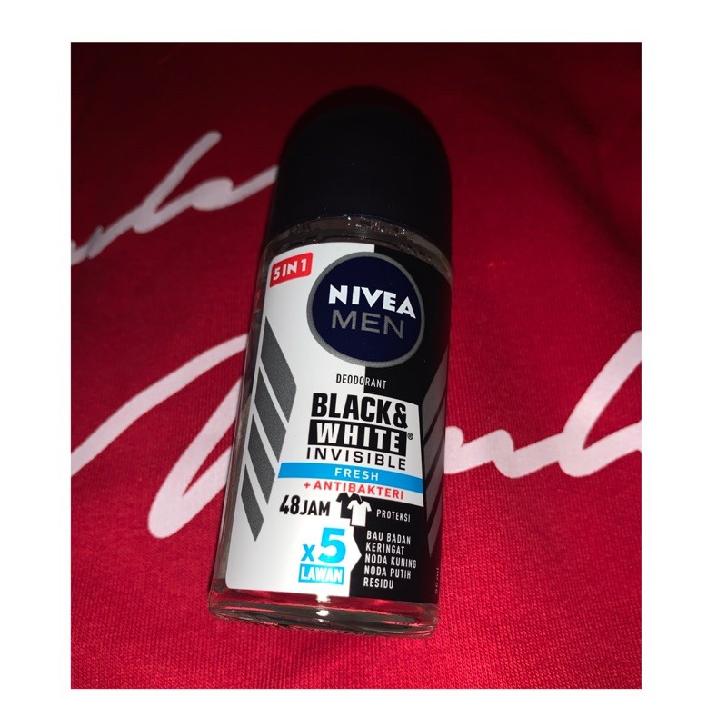 Jual NIVEA MEN Deodorant Invisible Black & White Roll-On Male 50 ml (NEW & ORIGINAL) | Shopee ...