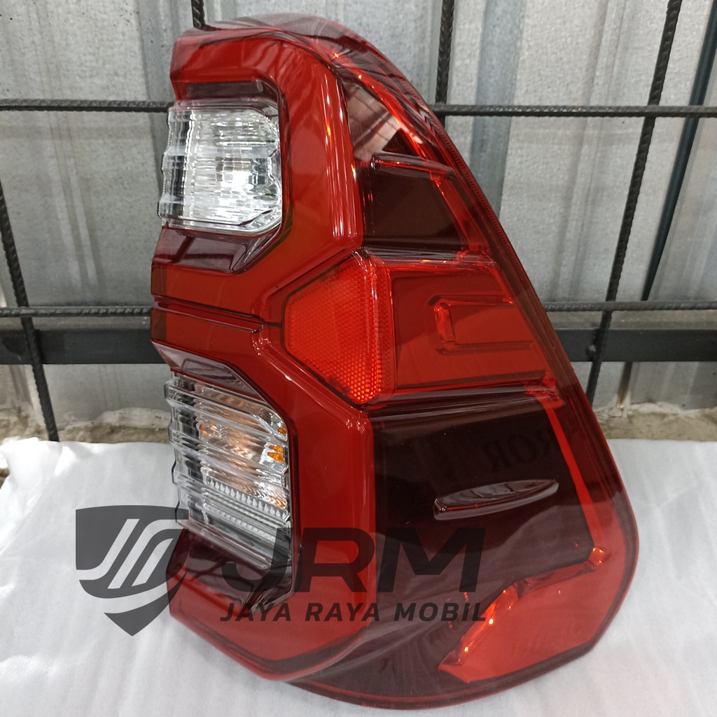 Jual LAMPU STOP TOYOTA HILUX REVO FACELIFT KANAN / RH 2021 KE ATAS ...