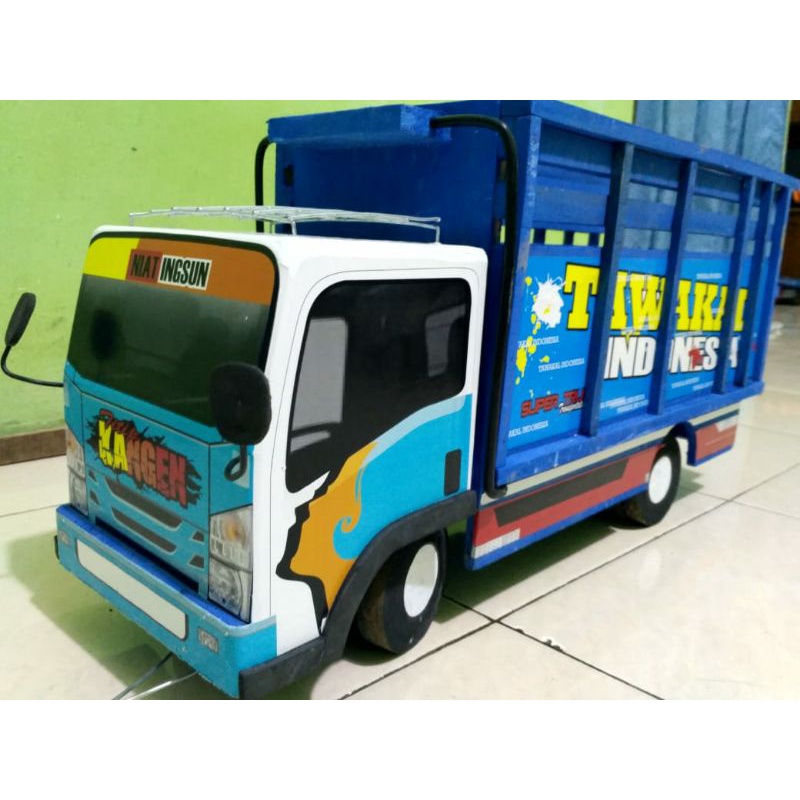 Jual Miniatur truk kayu mainan truck kayu full stiker | Shopee Indonesia