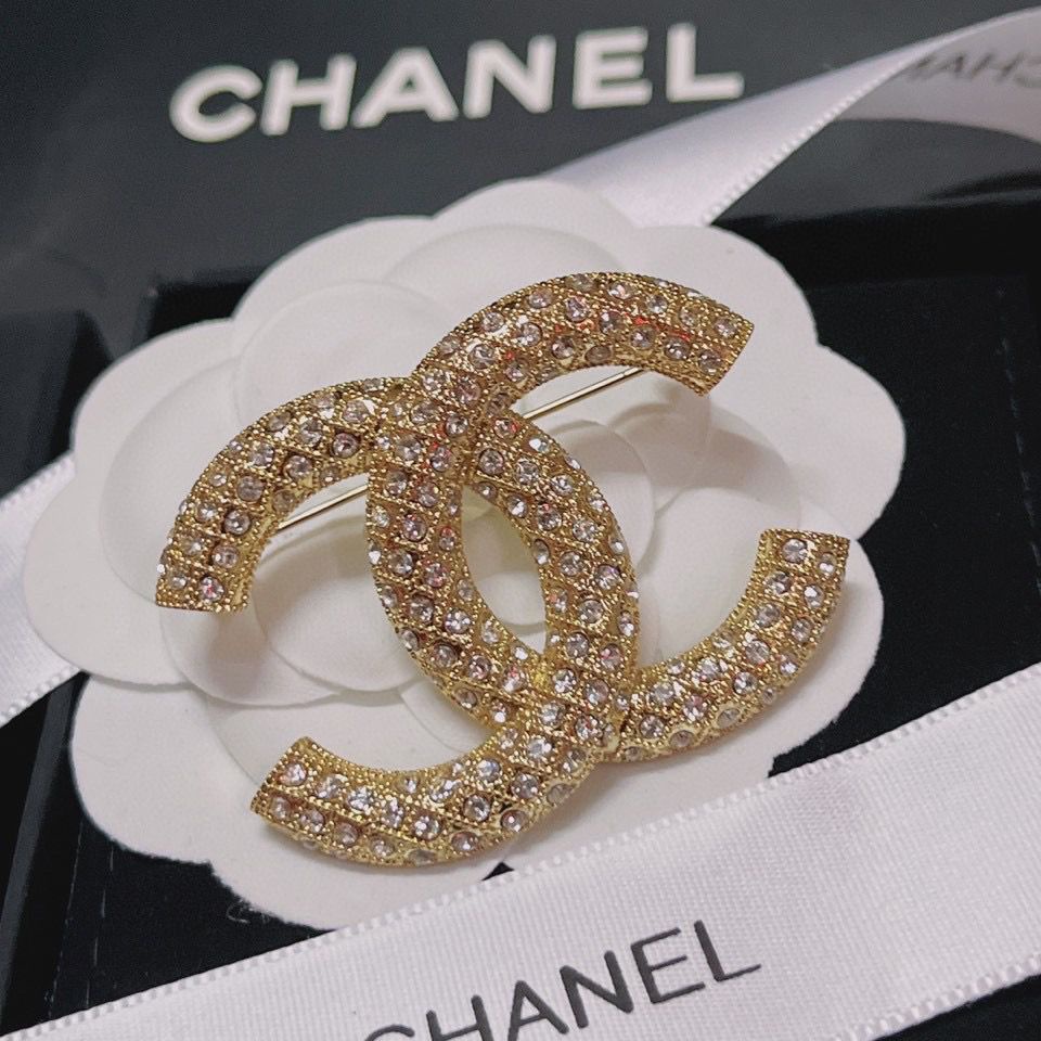 Jual Bros Chanel Berkualitas Tinggi Double C Penuh Berlian Huruf ...